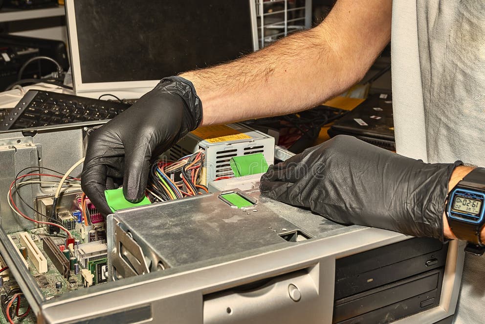 Computertechniker in Der Werkstatt Stockbild - Bild von problem ...