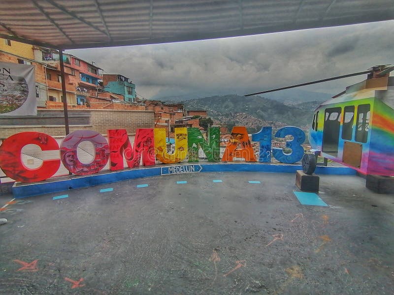 Comuna 13, Señal En Medellín, Colombia Foto de archivo editorial ...
