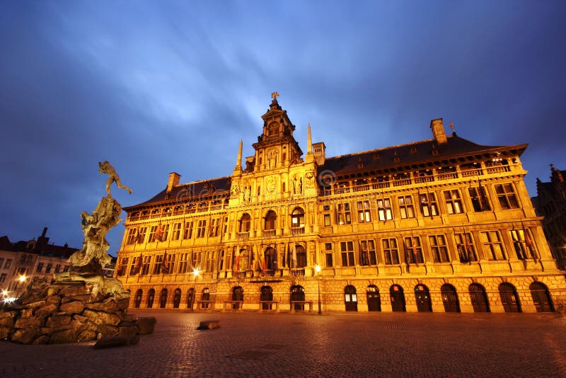 Comune E Statua Di Anversa (Anvers) Da Grote Markt, Belgio (entro La ...