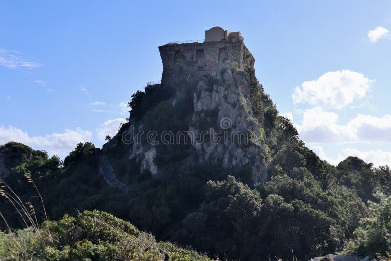 Conca Dei Marini - Torre Di Capo Di Conca Dal Sentiero Di Accesso Stock ...