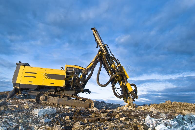 Machine De Concasseur De Pierres Dans Une Carrière Ou Une Mine à Ciel ...