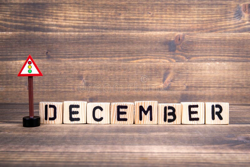Conceito De Dezembro Letras De Madeira Com Sinal De Estrada Imagem de ...