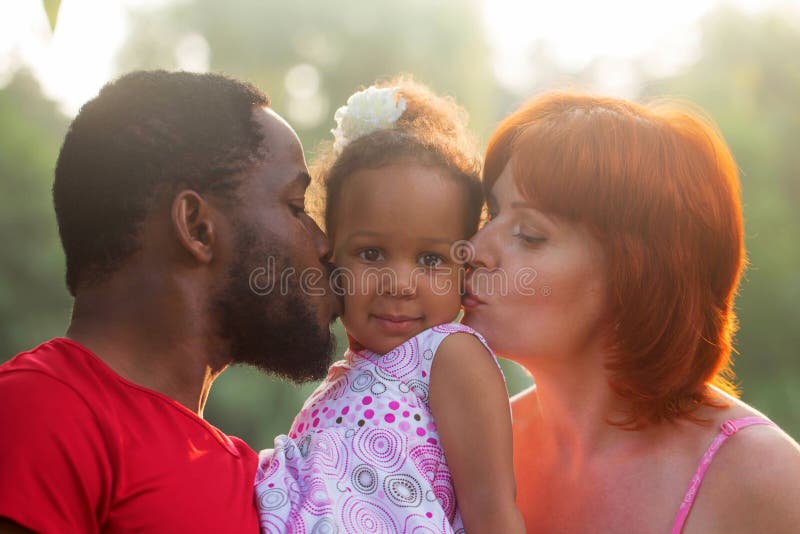 Conceito De Família Misturado Multirracial Foto de Stock - Imagem de ...