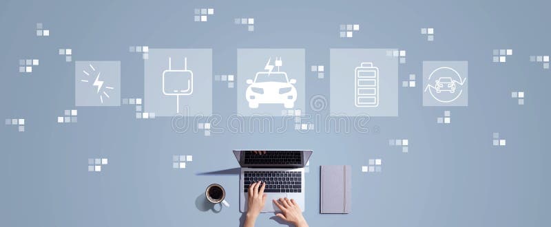 Conceito Ev Com a Pessoa Que Trabalha Com O Laptop Foto de Stock ...