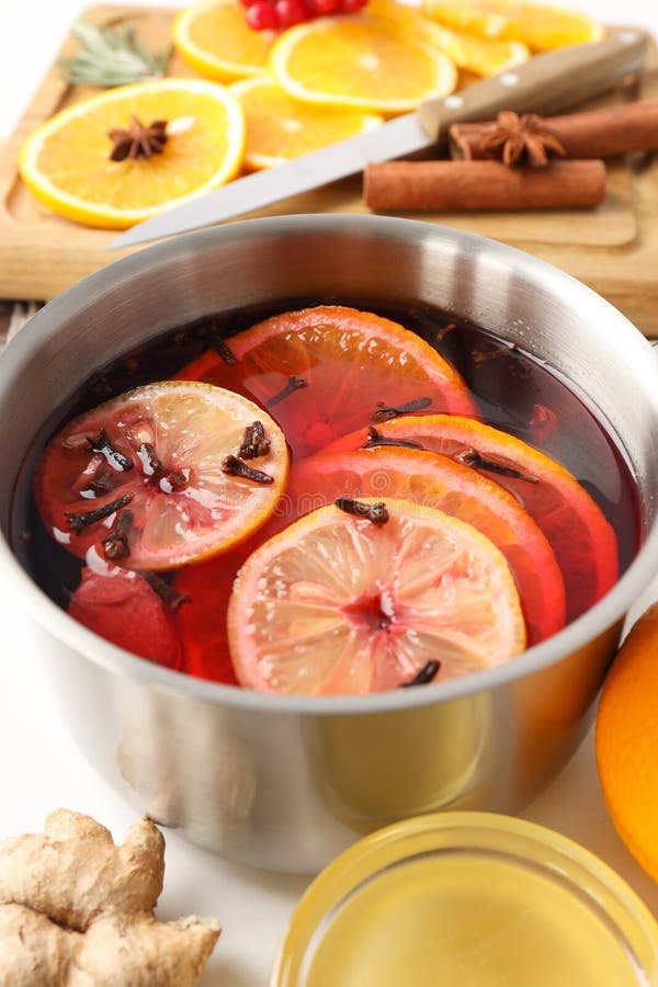 Concept De Cuisson Du Vin Chaud Gros Photo stock - Image du espace ...