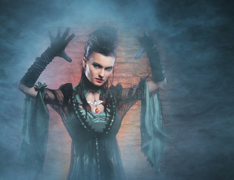 Concept Halloween : Jeune Vampire Photo stock - Image du angrily, bête ...