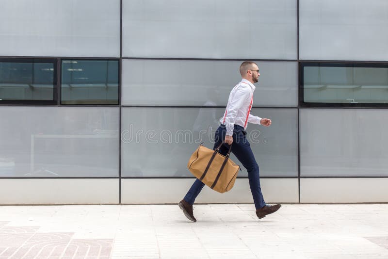 Homme D'affaires Avec La Victoire Criarde De Langage Du Corps Dynamique ...