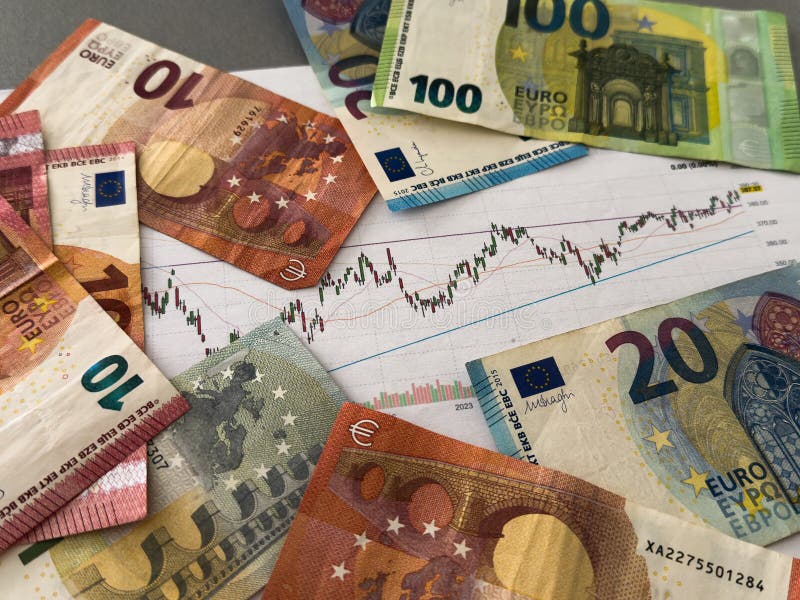 The Concept of the Fall and Growth of the Euro Exchange Rate. One ...