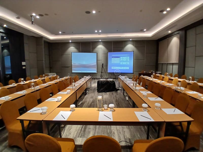 Concept Meeting Room Double U-shape with 2 Screen Stock Image - Image ...