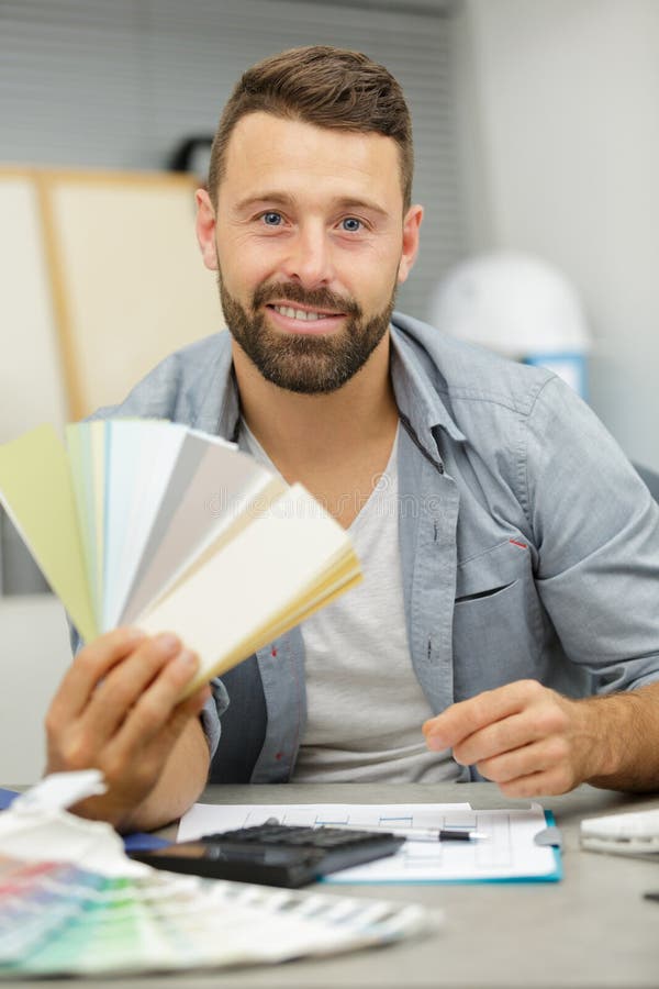 Concepteur Au Travail Dans Le Bureau Image stock - Image of ordinateur ...