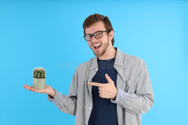 Concepto De Gente Con Joven De Fondo Azul Foto de archivo - Imagen de ...