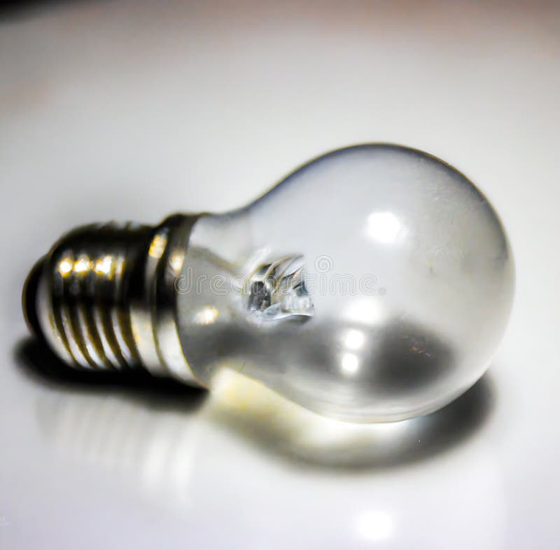 Concepto De Objeto E Ideas De La Bombilla Stock de ilustración ...