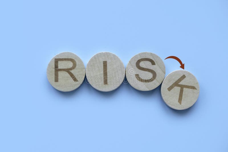 Concepto De Riesgo. Alfabeto De Madera De Riesgo De Palabra Imagen de ...