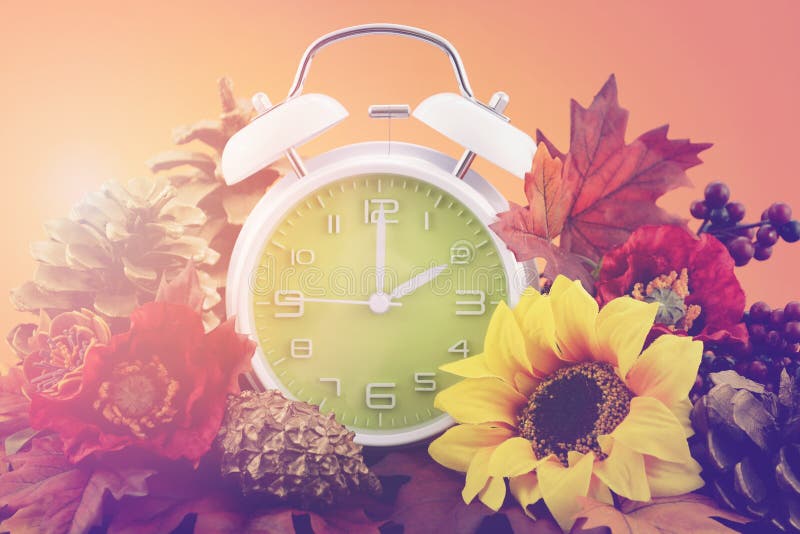 Concepto Del Reloj De Autumn Fall Daylight Saving Time Imagen de ...
