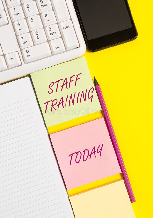 Conceptuele Hand Die Tonend Personeel Opleiding Schrijven Het Programma ... Conceptuele Hand Die Tonend Personeel Opleiding Schrijven Het Programma ...