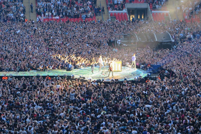 Concert stage and crowd editorial photography. Image of stage - 90225217