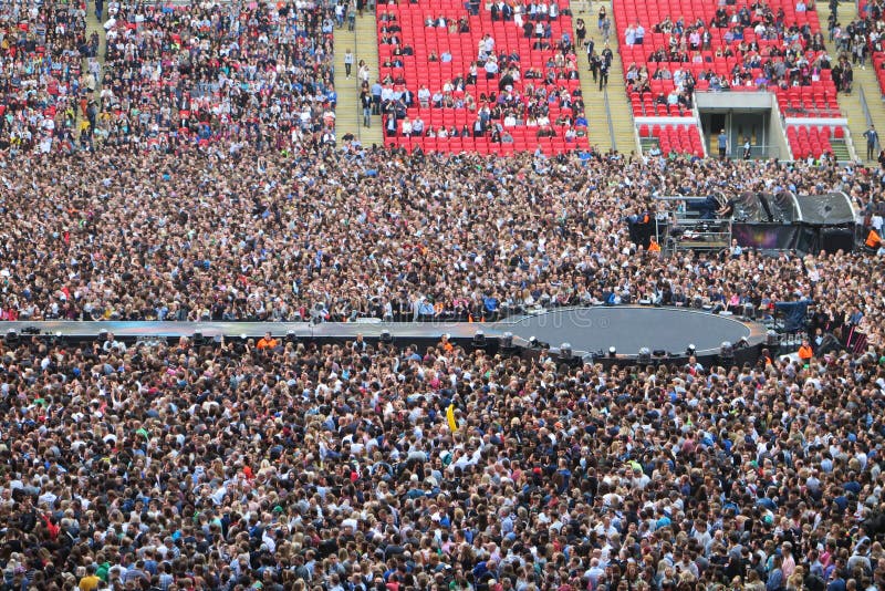 Concert stage and crowd editorial stock photo. Image of musical - 90224818