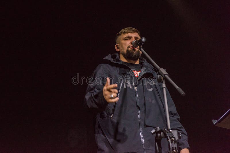 Concerto Do Rapper Famoso Basta Fotografia Editorial - Imagem de vivo ...