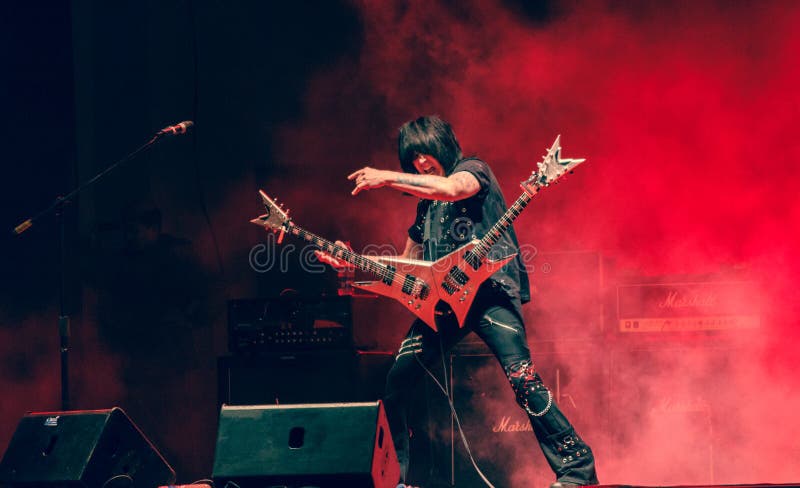 Concerto rock fotografia stock. Immagine di uomo, corda - 38535024