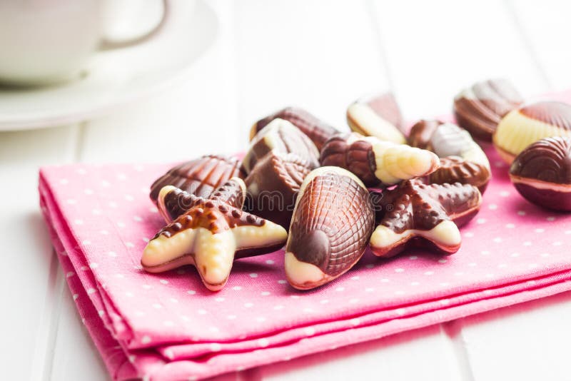 Conchas Do Mar Do Chocolate Isoladas Foto de Stock - Imagem de calorias ...
