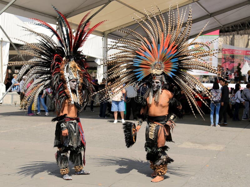 Concheros Ou Danseurs Aztèques à Mexico Photo éditorial - Image du ...