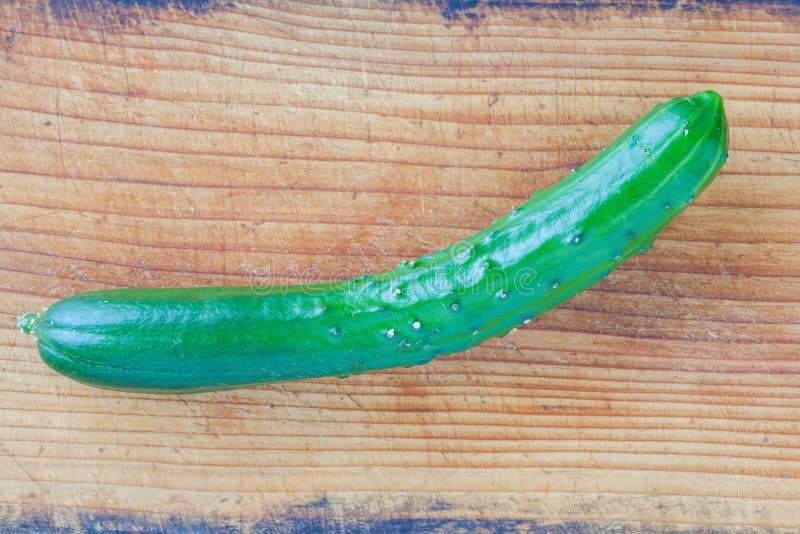 Concombre vert frais image stock. Image du longtemps - 54422473