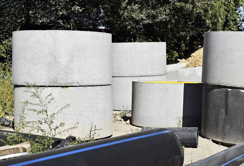 Concrete Circle Pit and PVC Pipe Stock Image - Image of plastic, shaft ...