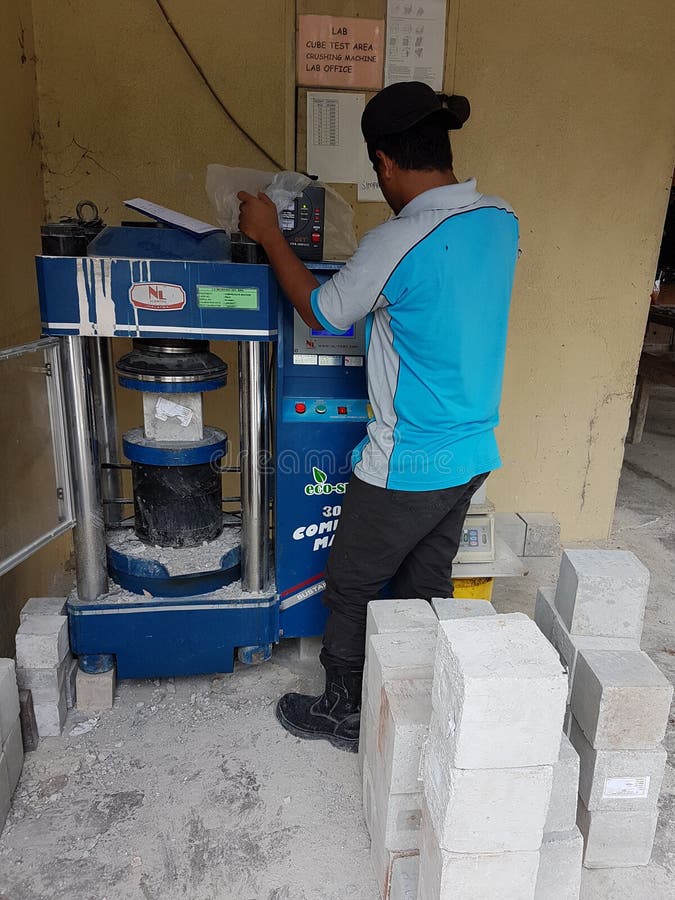 Concrete Cube Strength Compression Test at the Laboratory Using ...