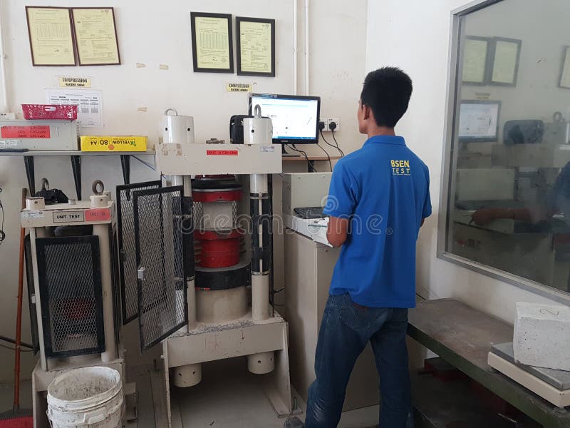 Concrete Cube Strength Compression Test at the Laboratory Using ...