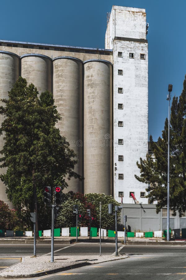 Concrete Grain Silo, Urban Setting Stock Image - Image of ...