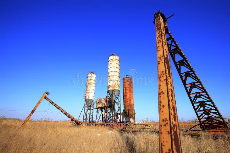 Concrete mixing tower stock photo. Image of pipelines - 173901536