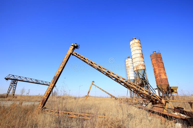 Concrete mixing tower stock image. Image of container - 173901933