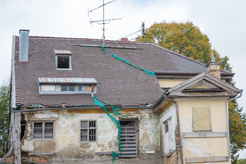 Condemned house side view stock image. Image of disassemble - 237777131