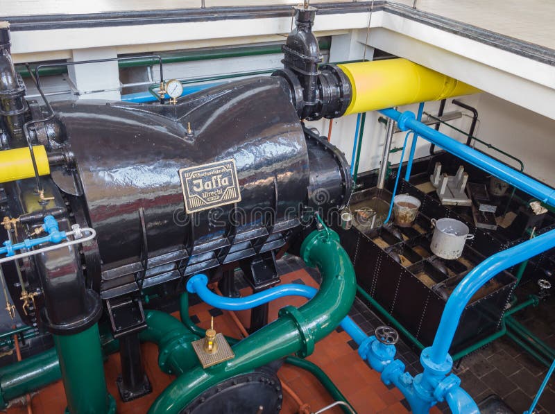 Condensator in De Machineruimte Van Historisch Stoom Pompstation ...