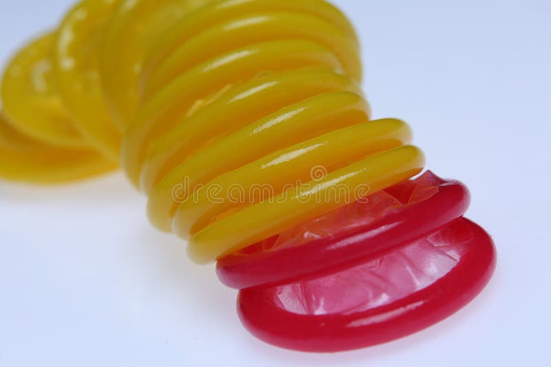 Condones imagen de archivo. Imagen de irreconocible - 106738965