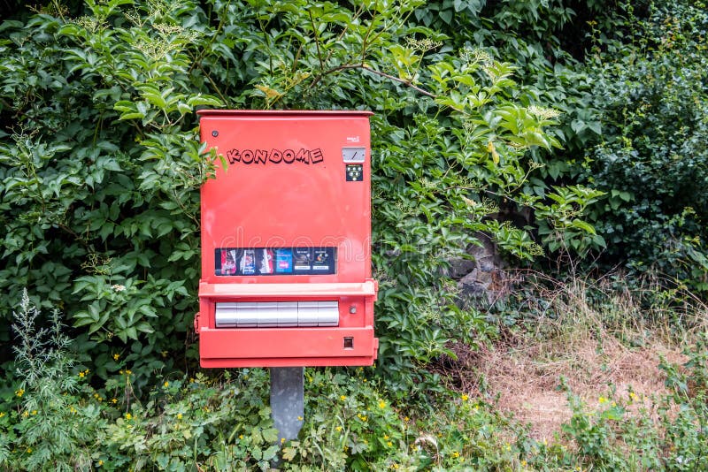 Condoomautomaat redactionele stock afbeelding. Image of condoom - 31505824