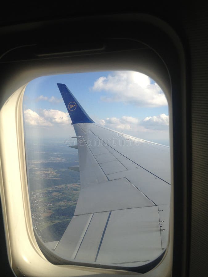 Condor editorial image. Image of wings, airline, condor - 42583050