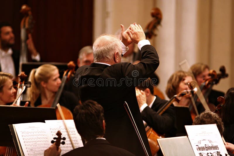 Conductor Barenboim Y Berlin Philharmonic Orchestra Imagen de archivo ...