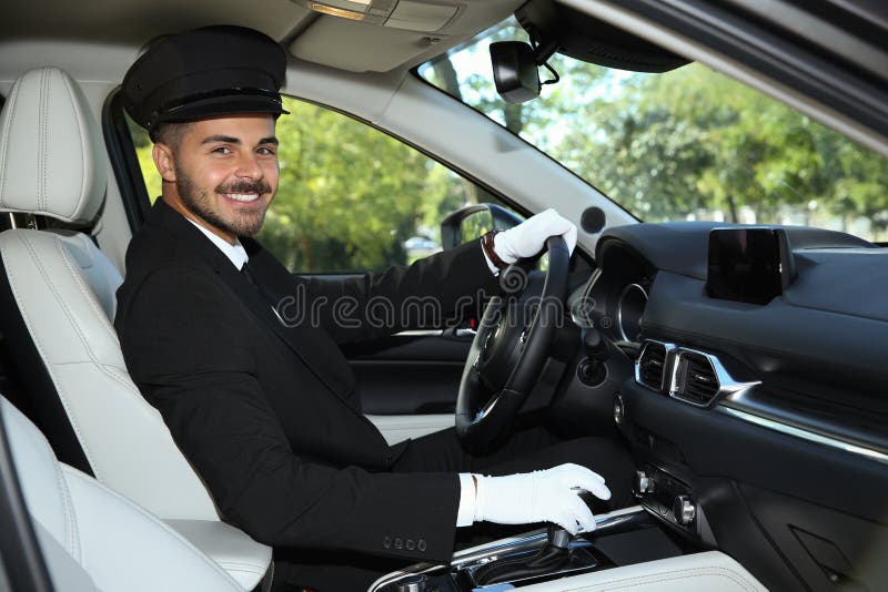 Conductor Hermoso Joven En Coche De Lujo Foto de archivo - Imagen de ...
