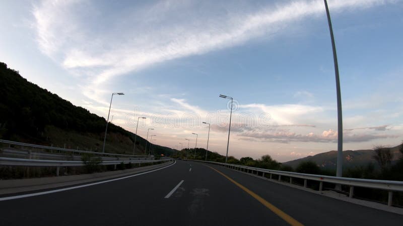 Conduisant Sur La Route, Front View Clips Vidéos - Vidéo du ...