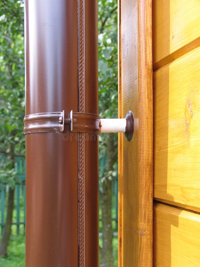 Conduto pluvial foto de stock. Imagem de descidas, calha - 76889206