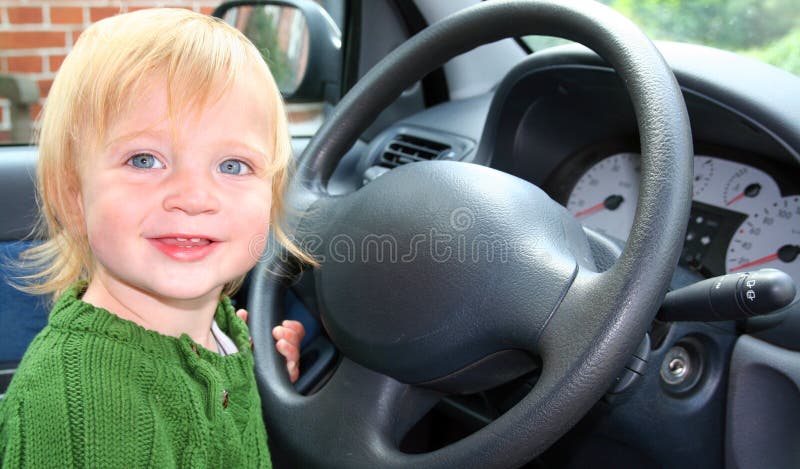 Conduzindo o carro foto de stock. Imagem de aprendizagem - 3152202
