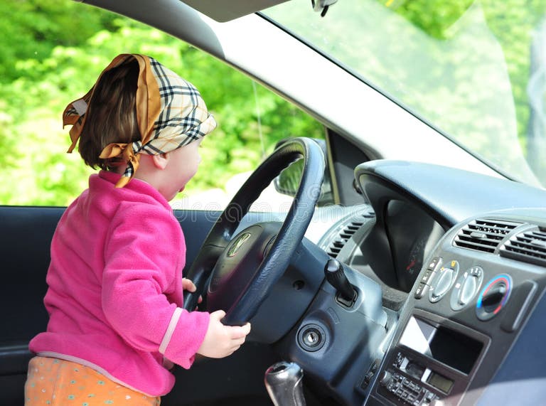 Conduzindo um carro imagem de stock. Imagem de exterior - 23418593