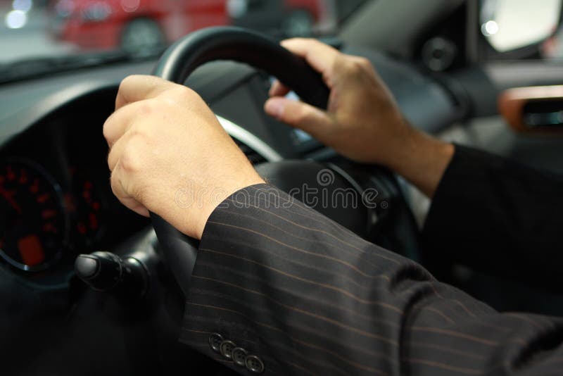 Conduzindo um carro imagem de stock. Imagem de excitador - 6485187