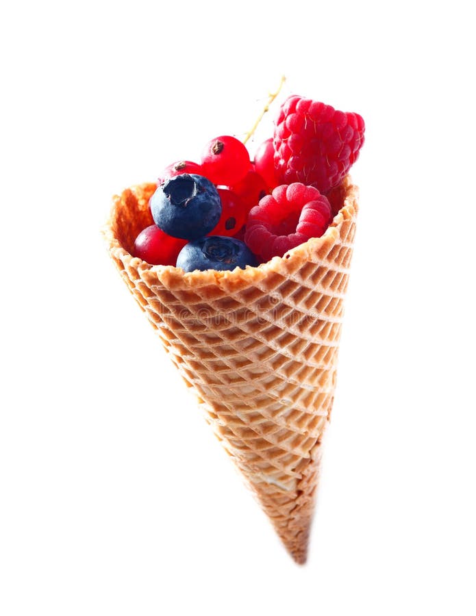 Cone De Gelado Com Frutas Frescas Foto de Stock - Imagem de europeu, bagas: 25664120