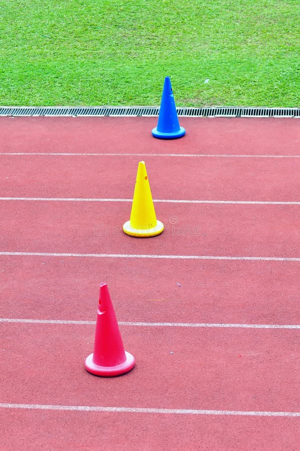 Ferramenta Do Cone Para Treinar No Passo Do Futebol Campo De Futebol Da ...