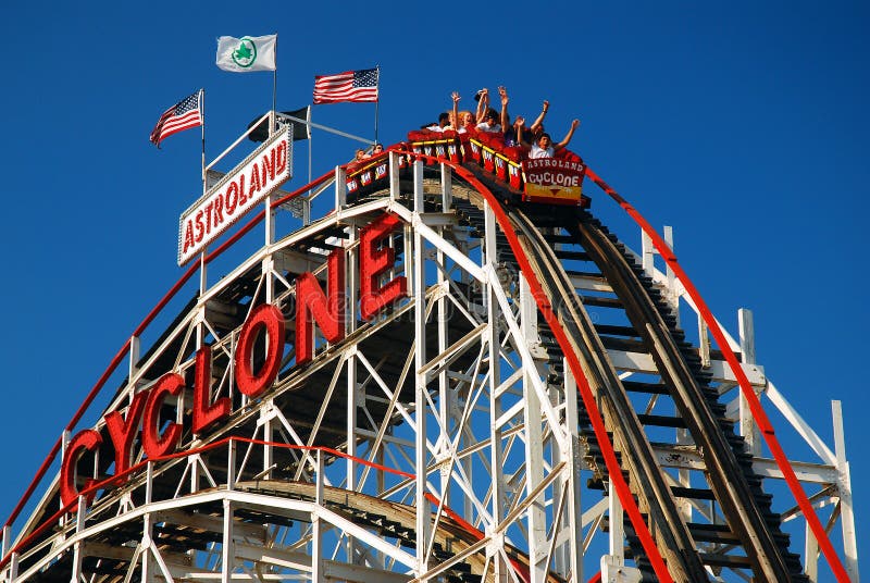 Coney Island Cyclone editorial photo. Image of attraction - 4248151
