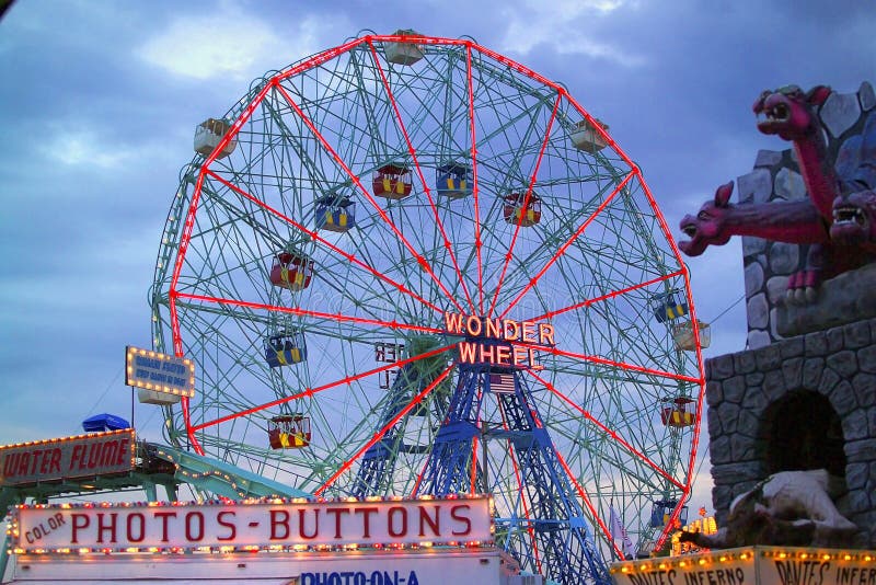 The Wonder Wheel Neon Sign, in Coney Island, Brooklyn, New York City ...