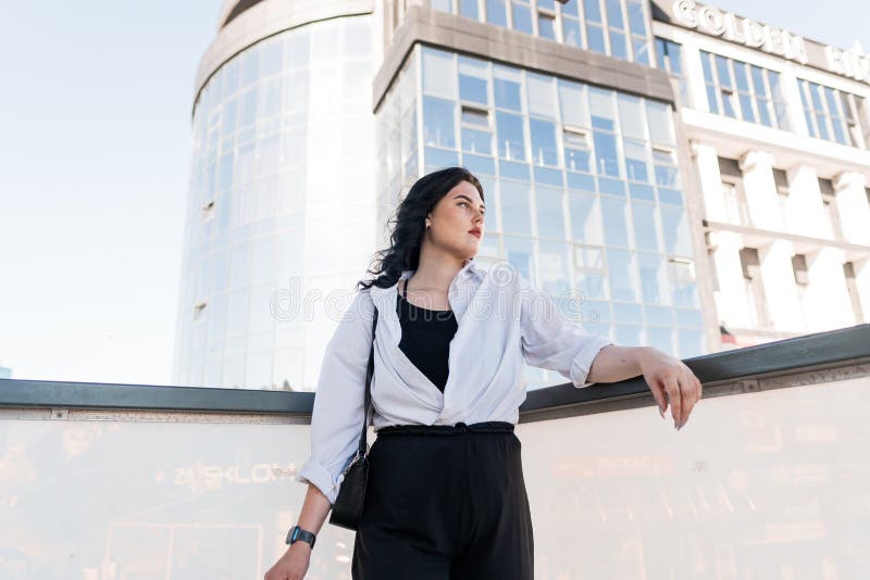 Confident Urban Elegance: Modern Woman in a Metropolitan Setting Stock ...