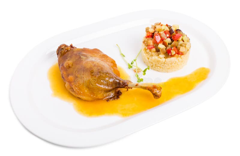 Confit Della Gamba Dell'anatra Con Cuscus E Le Verdure Immagine Stock ...